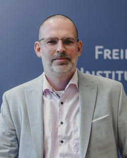 Dr. Christoph M. Michael • Koreastudien • Fachbereich Geschichts- und ...