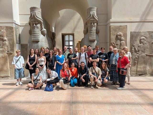 Exkursion zum Louvre • Institut für Vorderasiatische Archäologie • Fachbereich Geschichts- und ...